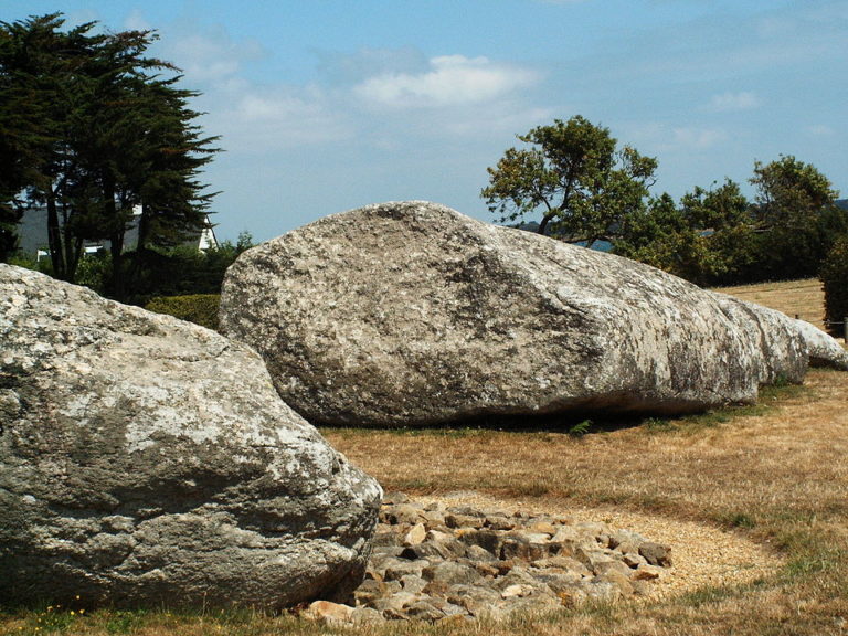 Qu’est ce qu’un Menhir et à quoi ça sert ? – Archéologue